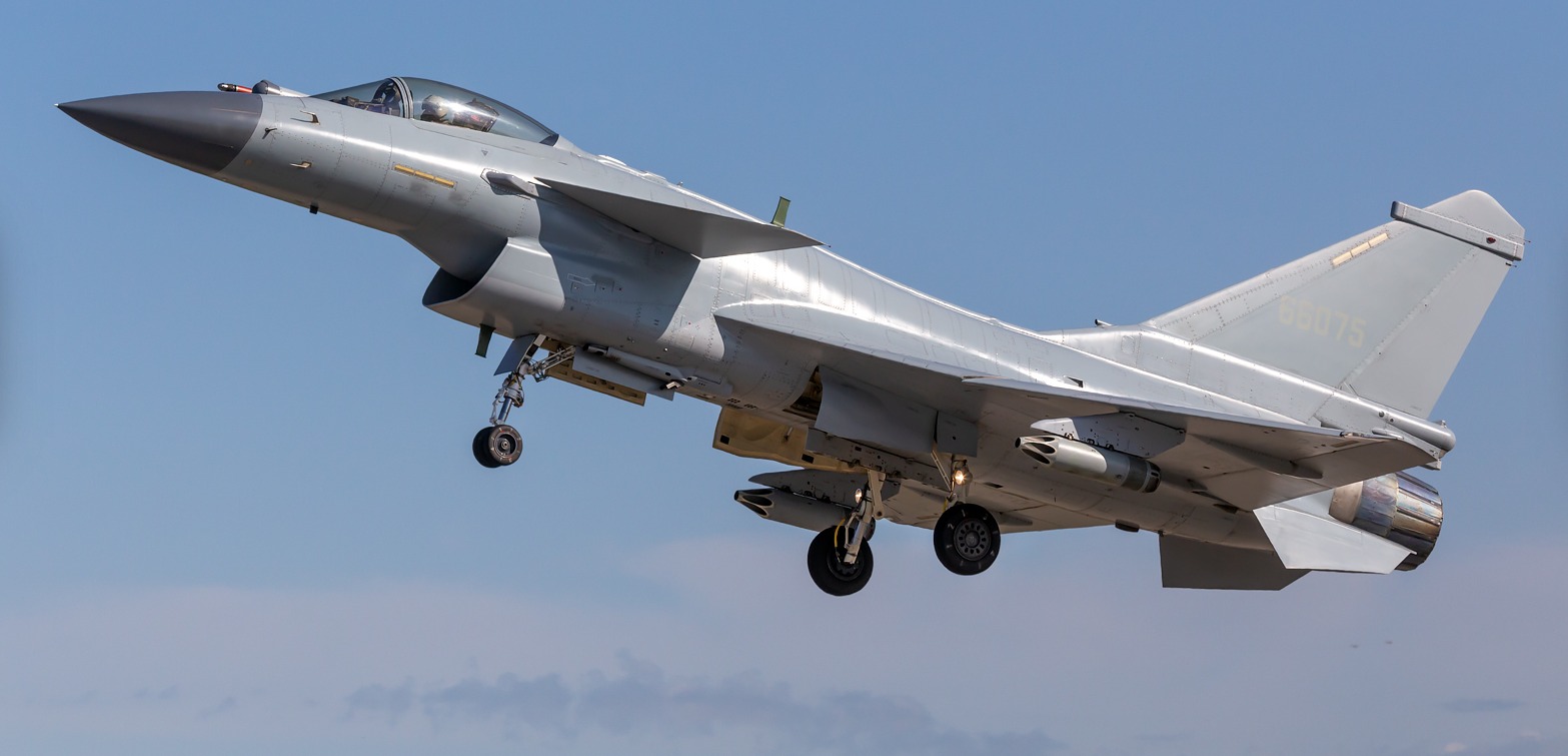Chengdu-J-10-‘Firebird - Fly a jet fighter