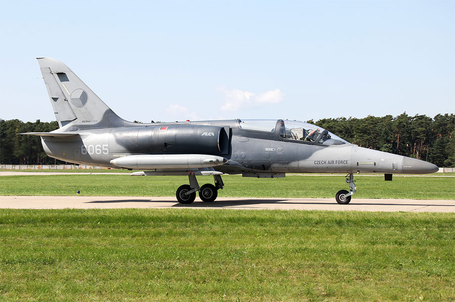 Aero L-159 ALCA - Fly a jet fighter