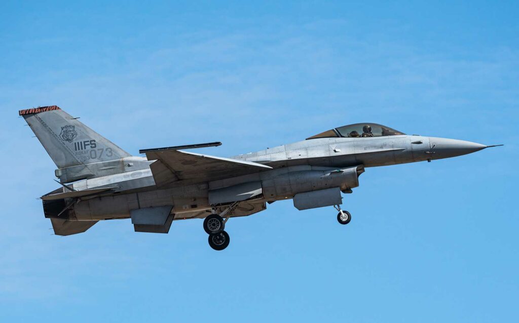 KAI KF-16 Fighting Falcon - Fly a jet fighter