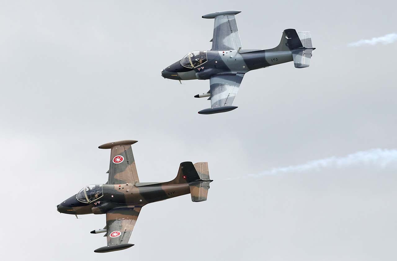 BAC-Strikemaster - Fly a jet fighter