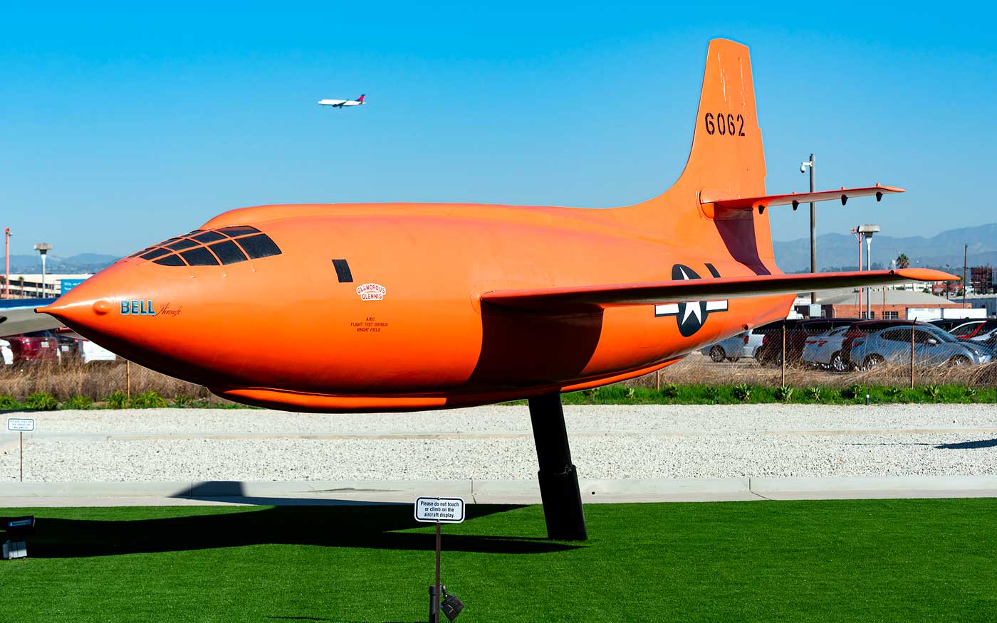 Bell-X-1 - Fly a jet fighter