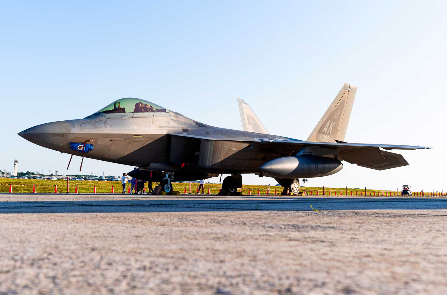 F-22 Raptor: a cockpit that reduces pilot workload