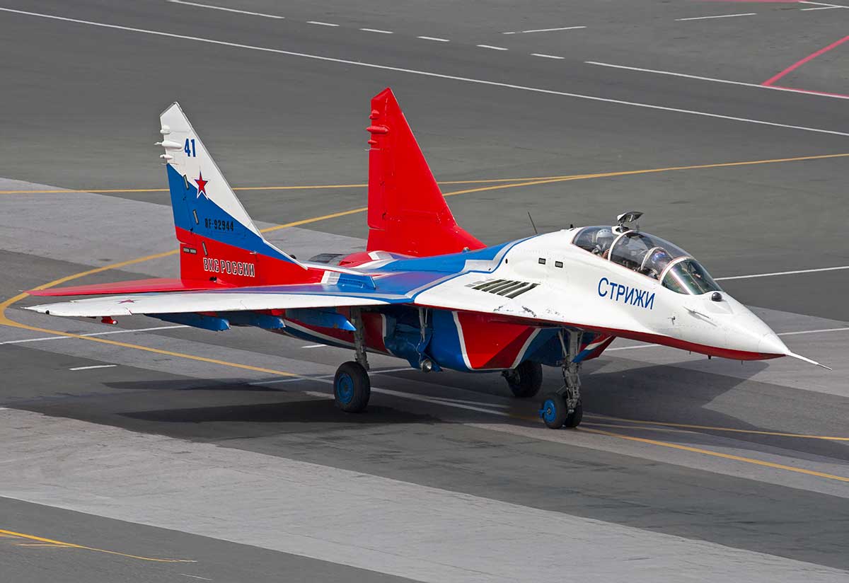 The MiG-29's dual air intake, a unique technical advantage