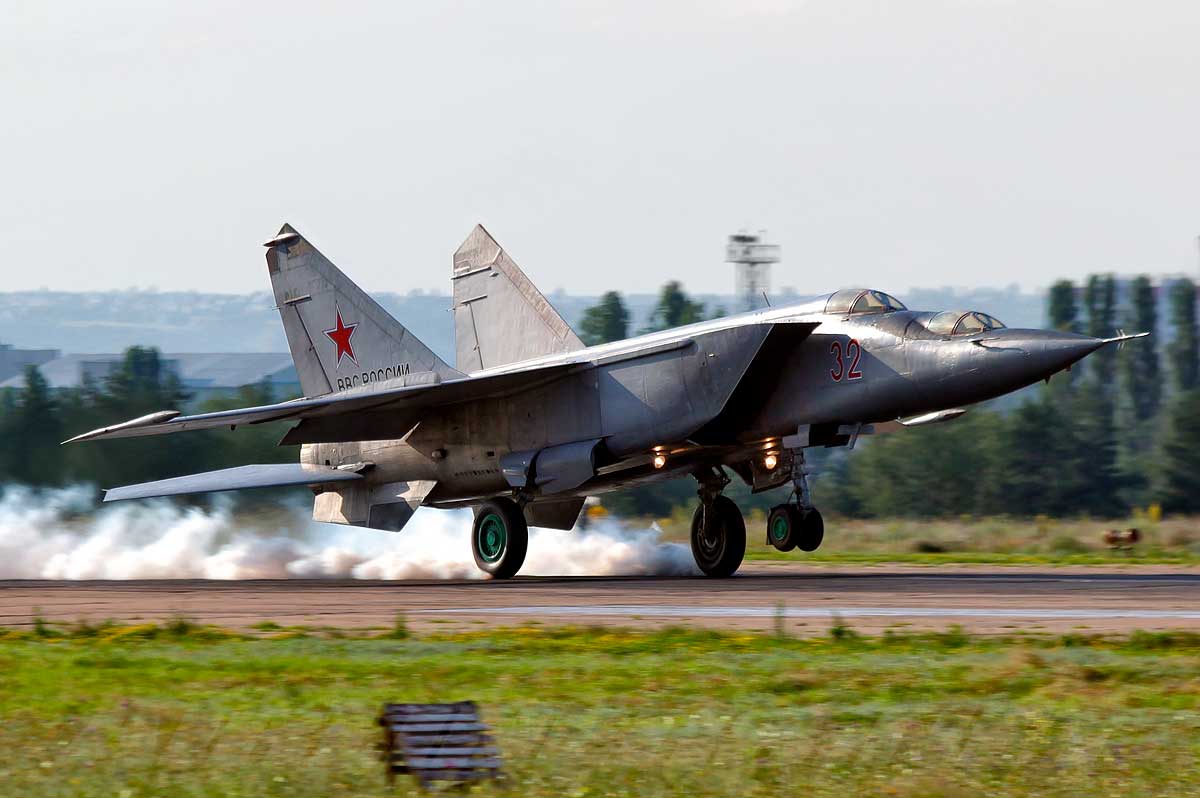 MiG-25-Foxbat - Fly a jet fighter